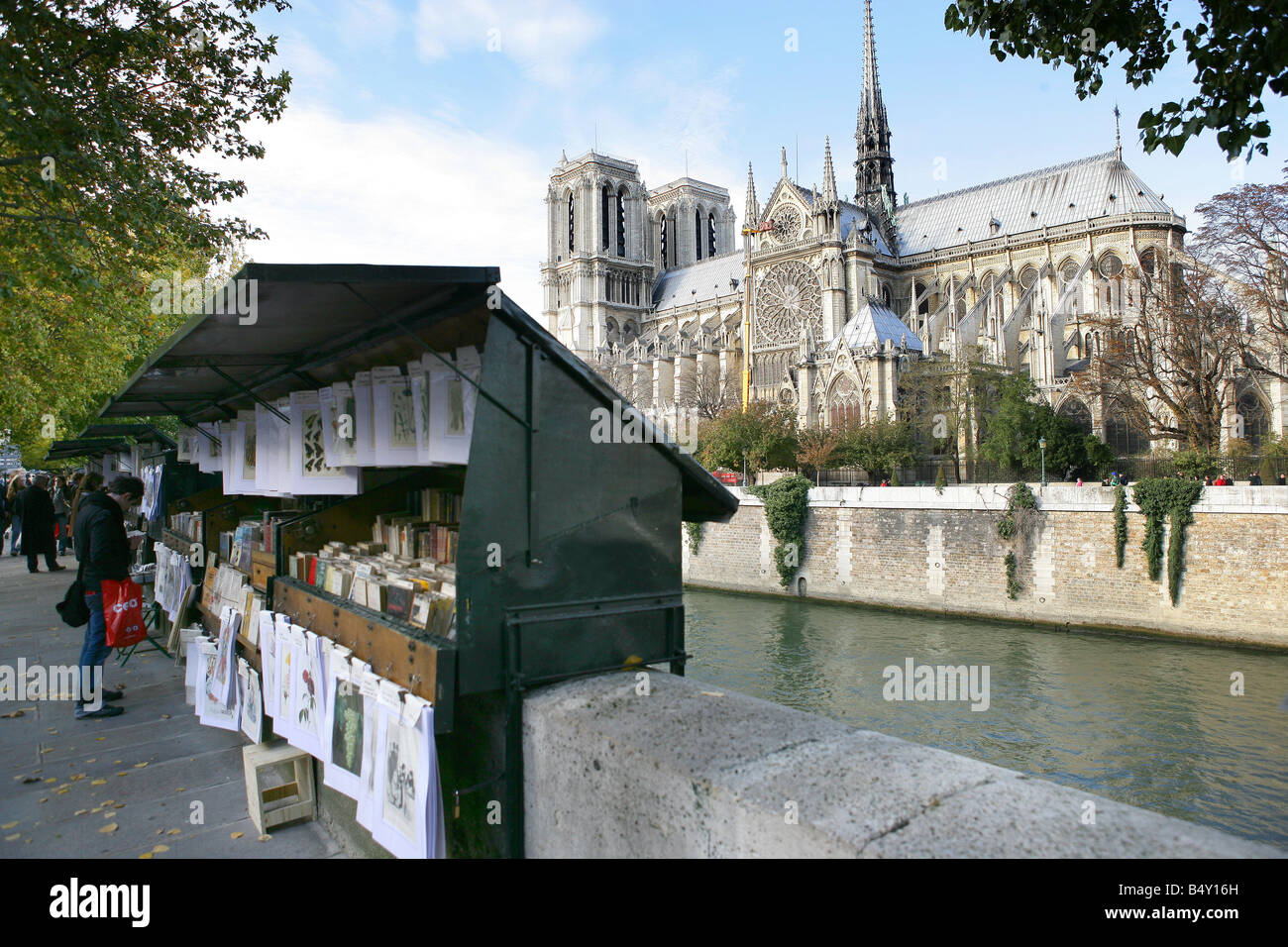 Second-hand booksellers near Notre Dame of Paris Stock Photo - Alamy