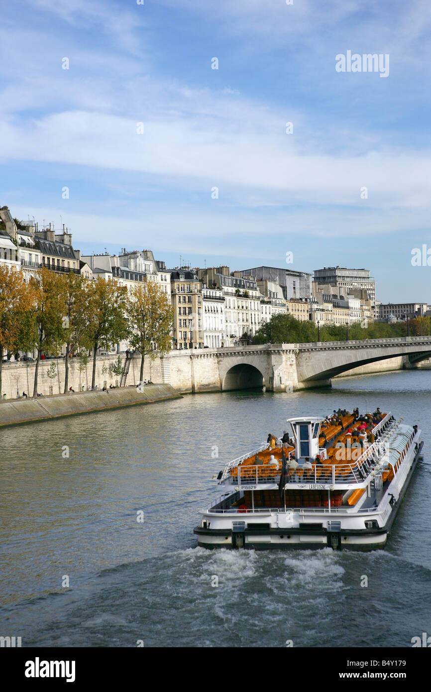 boat cruise on the Seine river Stock Photo - Alamy