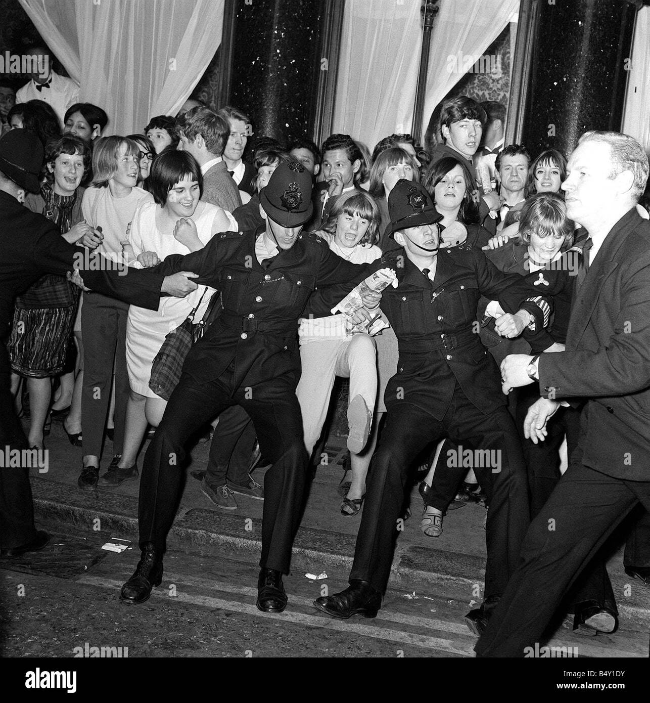 Pop Group The Beatles July 1964 Paul McCartney Ringo Starr John Lennon ...