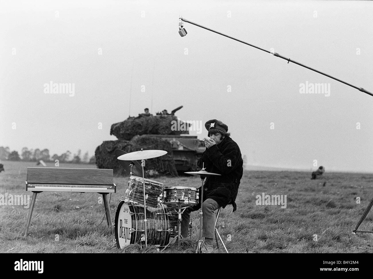George harrison help beatles 1965 hi-res stock photography and images ...