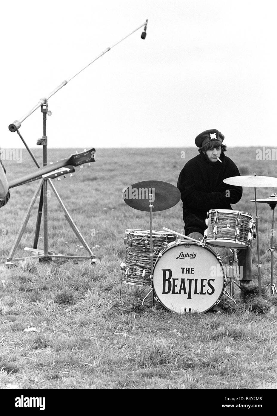 George harrison help beatles 1965 hi-res stock photography and images ...