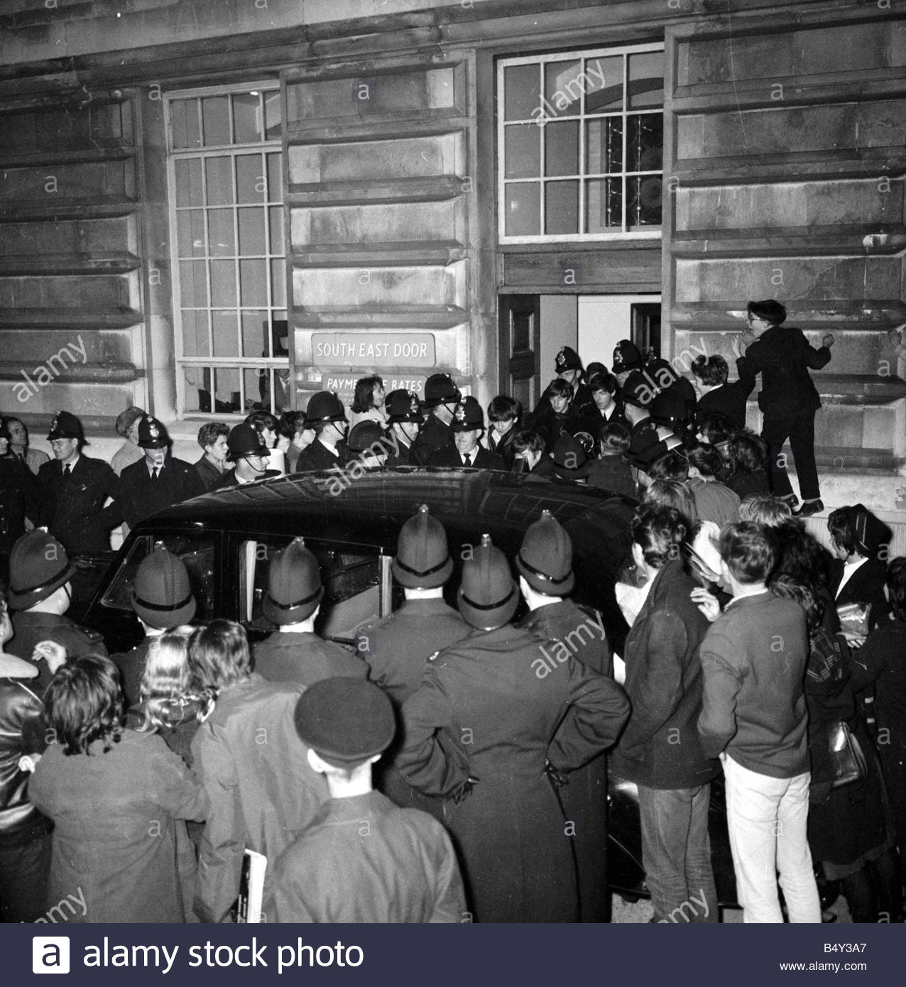 Music Beatles Fans 1963 High Resolution Stock Photography and Images ...