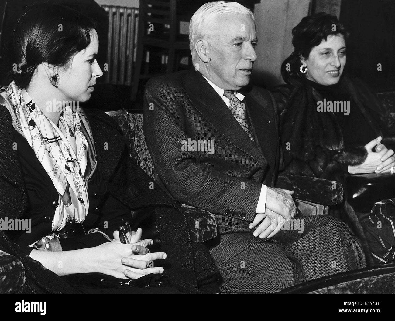 Charlie Chaplin with wife Una Anna Magnani 1952 at a private showing in ...
