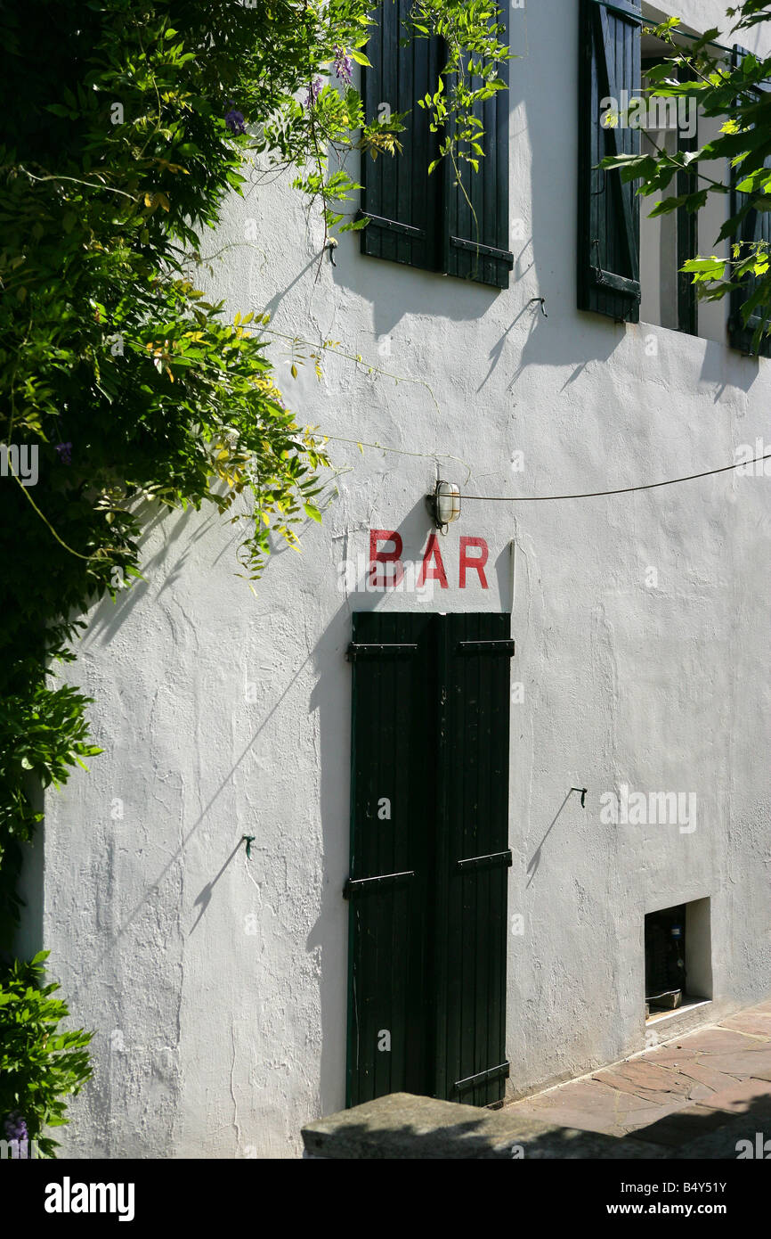 façade of a closed bar Stock Photo - Alamy
