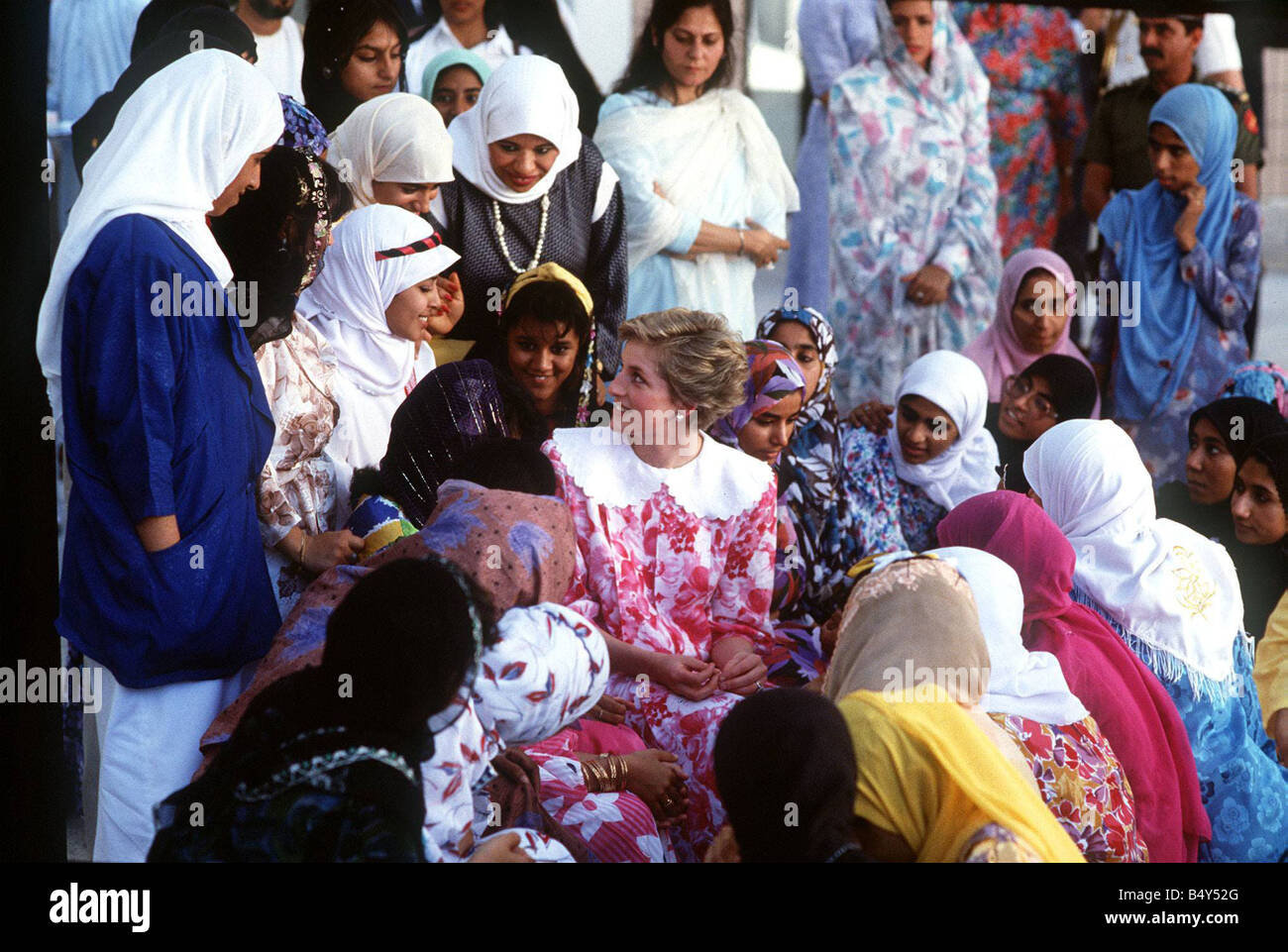Princess Diana on tour of middle east with students at sultan Qaboos ...