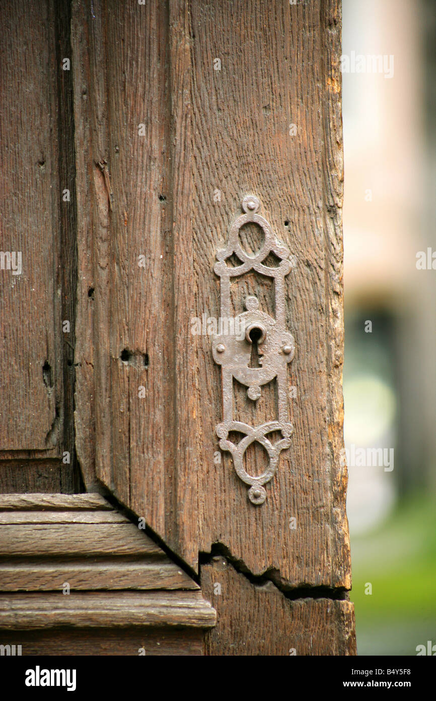 Cracked lock doors hi-res stock photography and images - Alamy