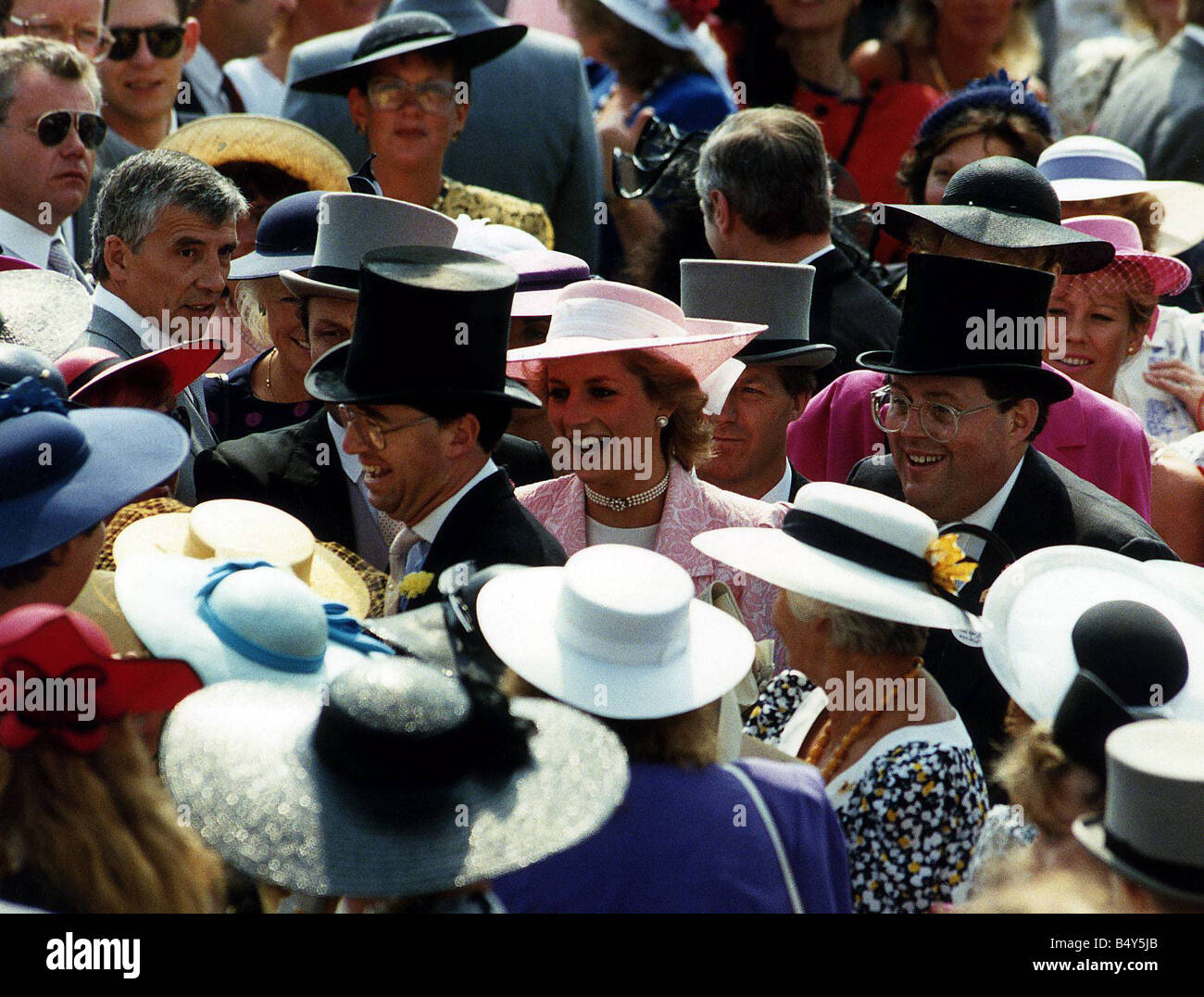 Princess Diana Ascot in the crowd Stock Photo - Alamy