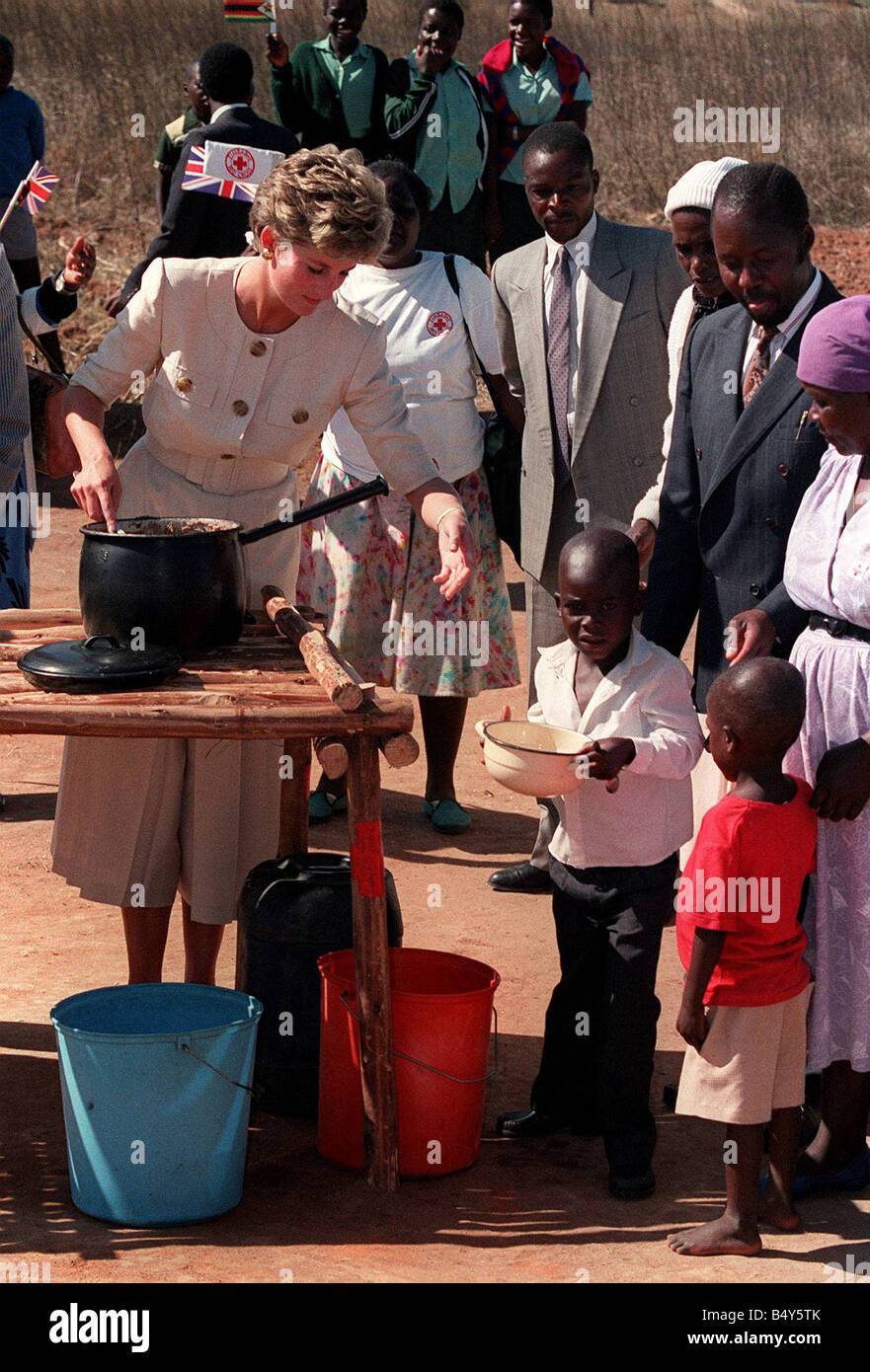 Princess Diana in Zimbabwe on a humanitarian mission 1993 helps serve ...