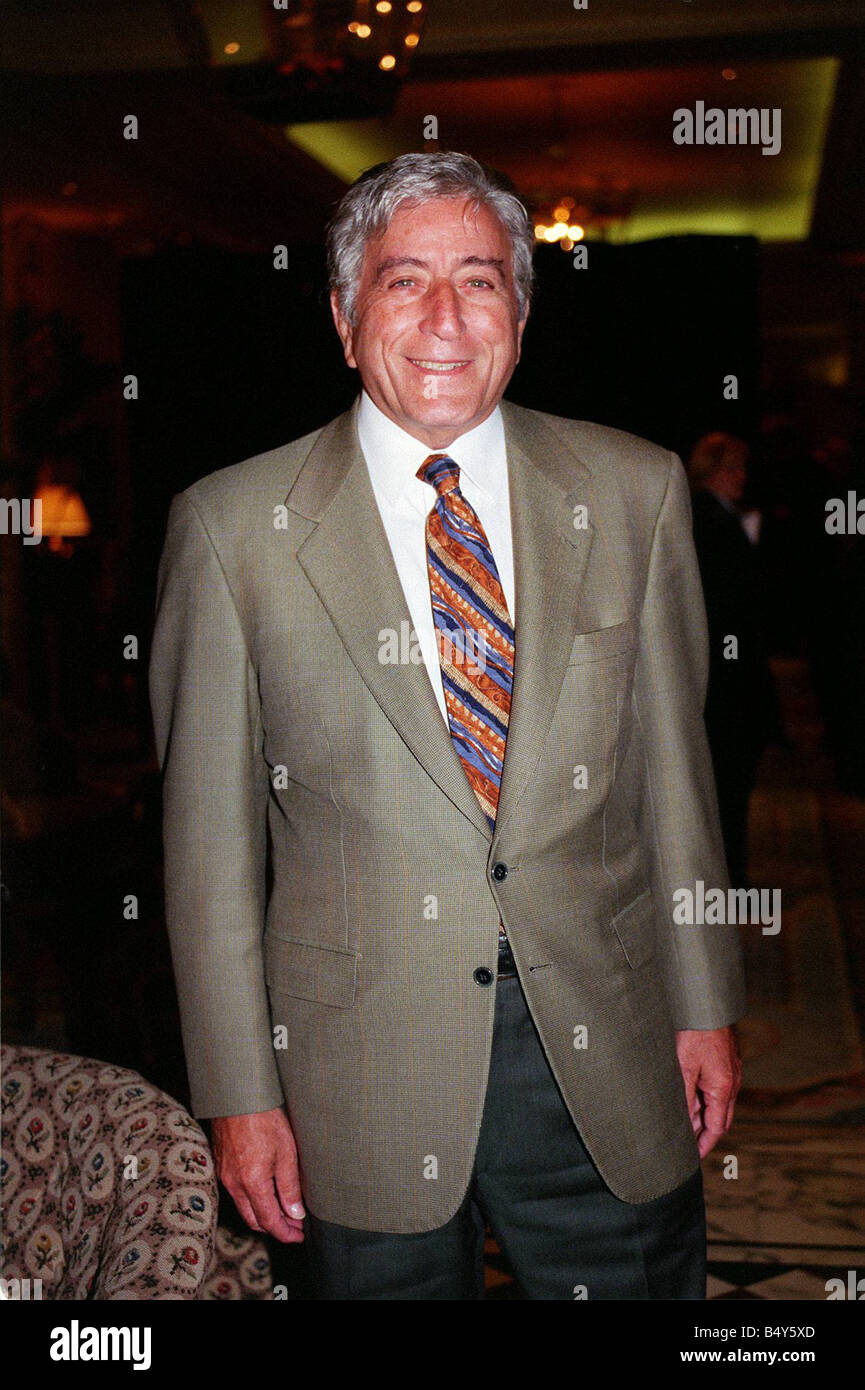 Tony Bennett Singer July 98 At the Dorchester Hotel Stock Photo - Alamy