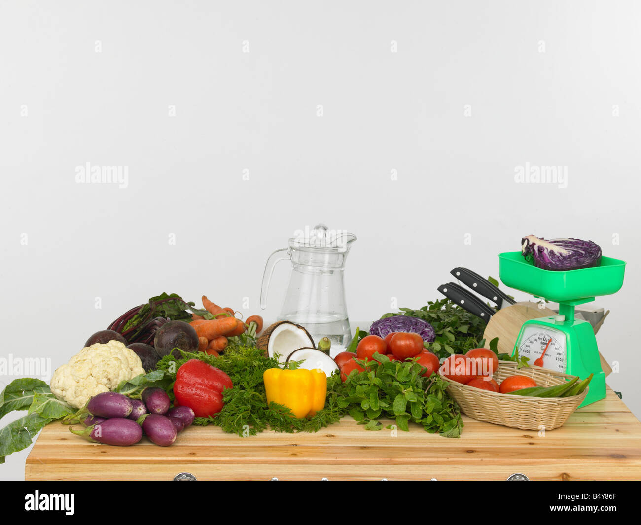 table full of fresh vegetables Stock Photo - Alamy