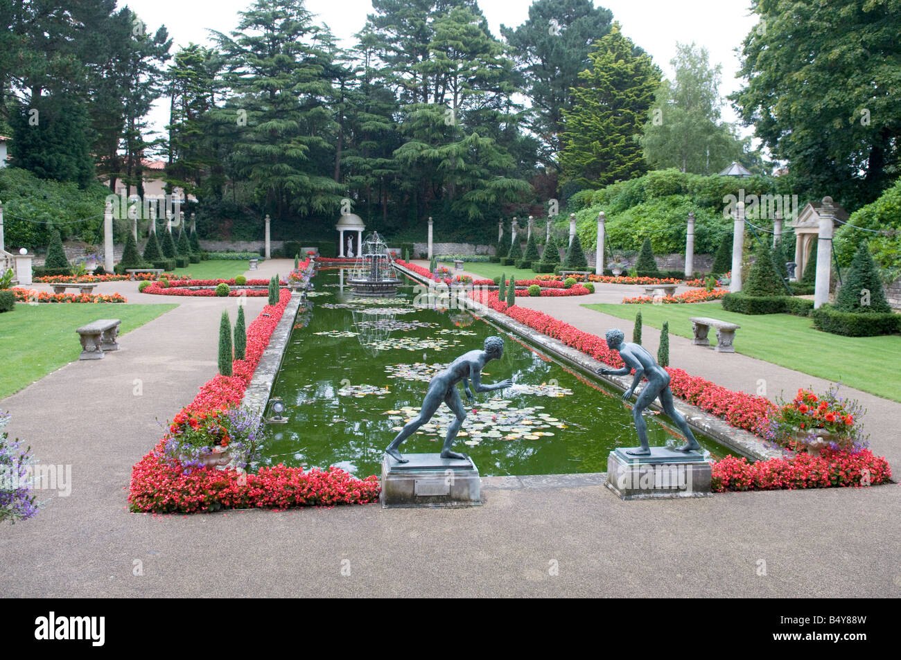 Water feature at Compton Acres Gardens, Poole, Dorset Stock Photo - Alamy