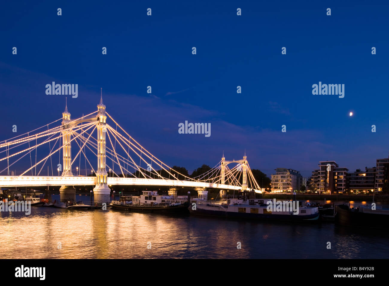 Albert bridge at night hi-res stock photography and images - Alamy