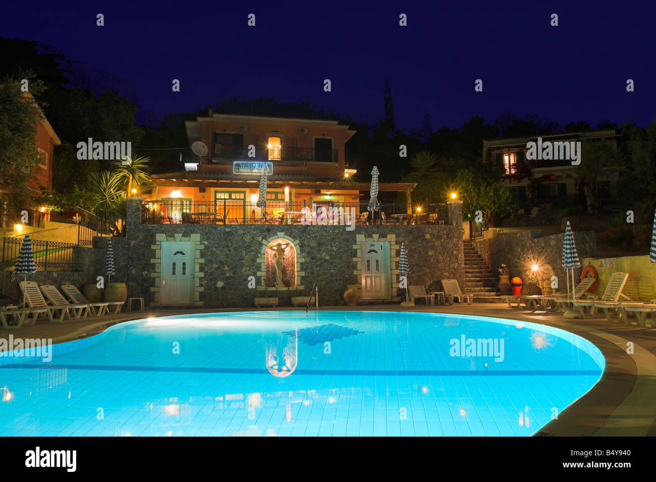 Greek taverna by night hi-res stock photography and images - Alamy