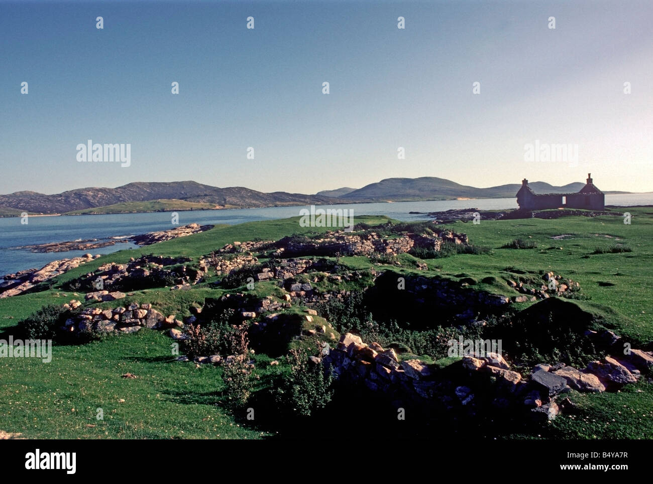 Taransay isle sandy beach seascape hi-res stock photography and images ...