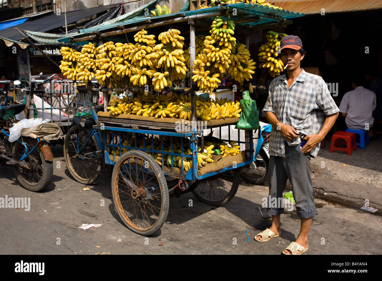 Street vendor selling bananas on makeshift cart Stock Photo - Alamy