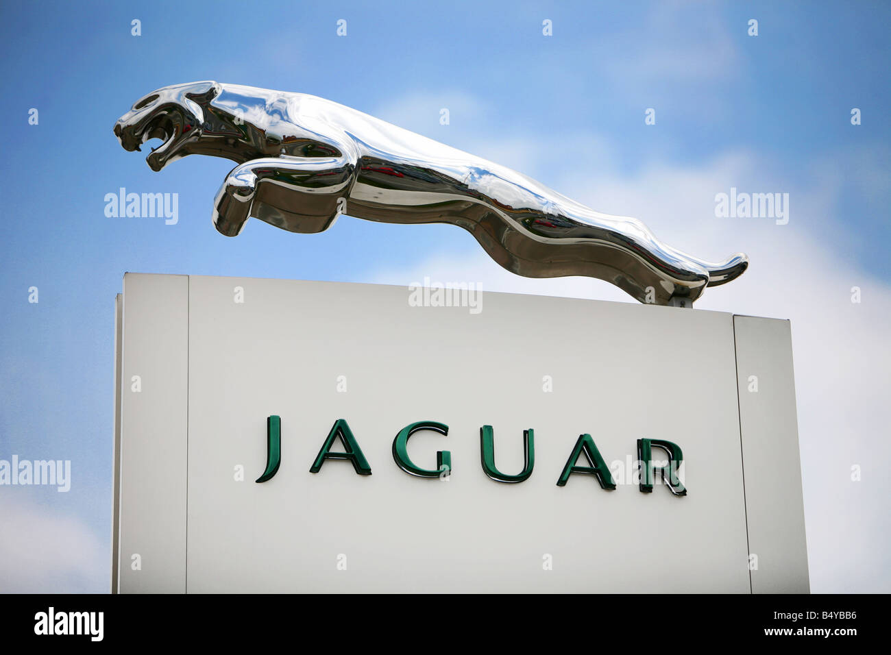 Jaguar dealer hi-res stock photography and images - Alamy