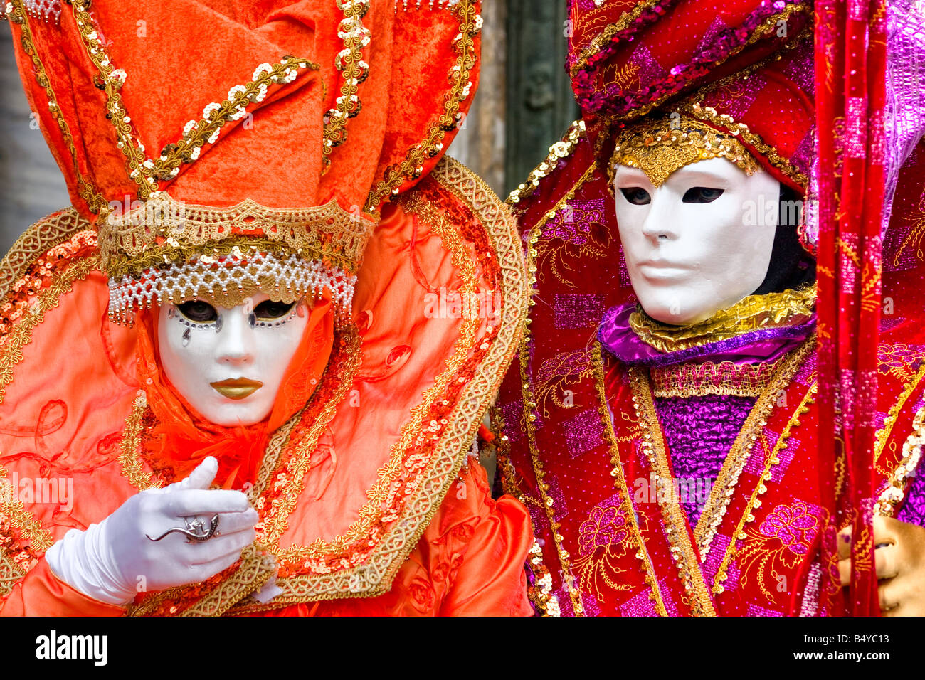 Gold masks in venice hi-res stock photography and images - Alamy
