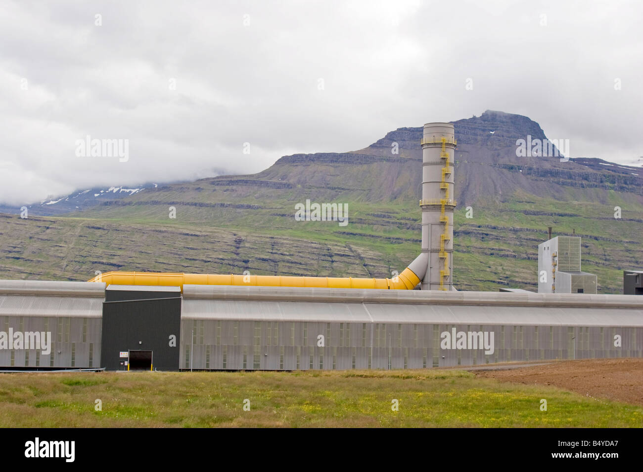 Aluminium smelter hi-res stock photography and images - Alamy