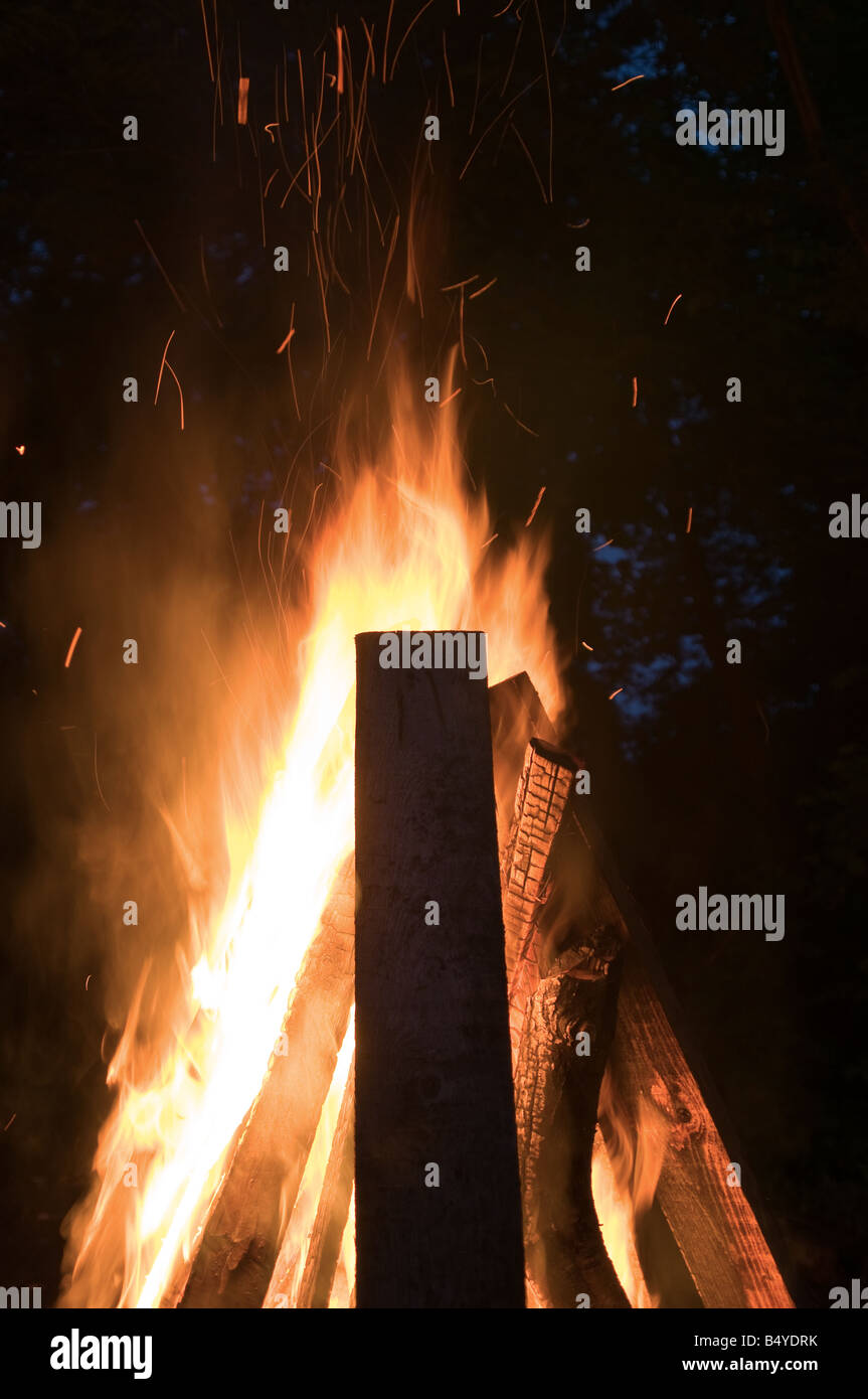 Night campfire sing hi-res stock photography and images - Alamy