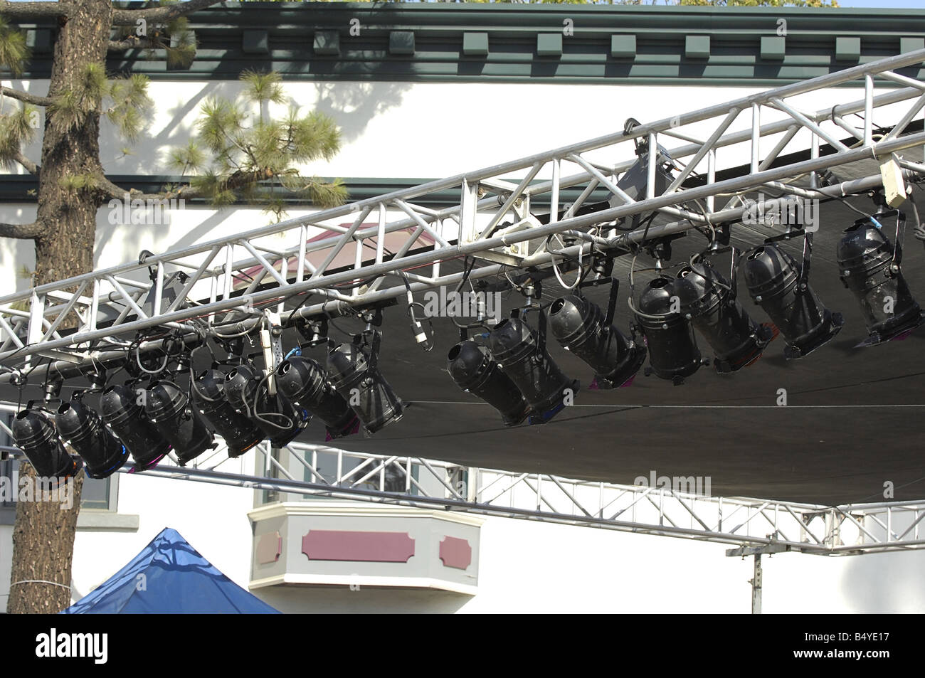 Installed lighting hi-res stock photography and images - Alamy