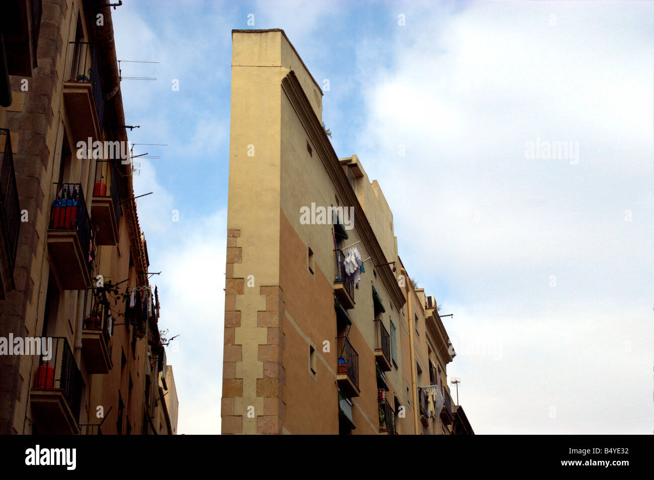 Very narrow building hi-res stock photography and images - Alamy