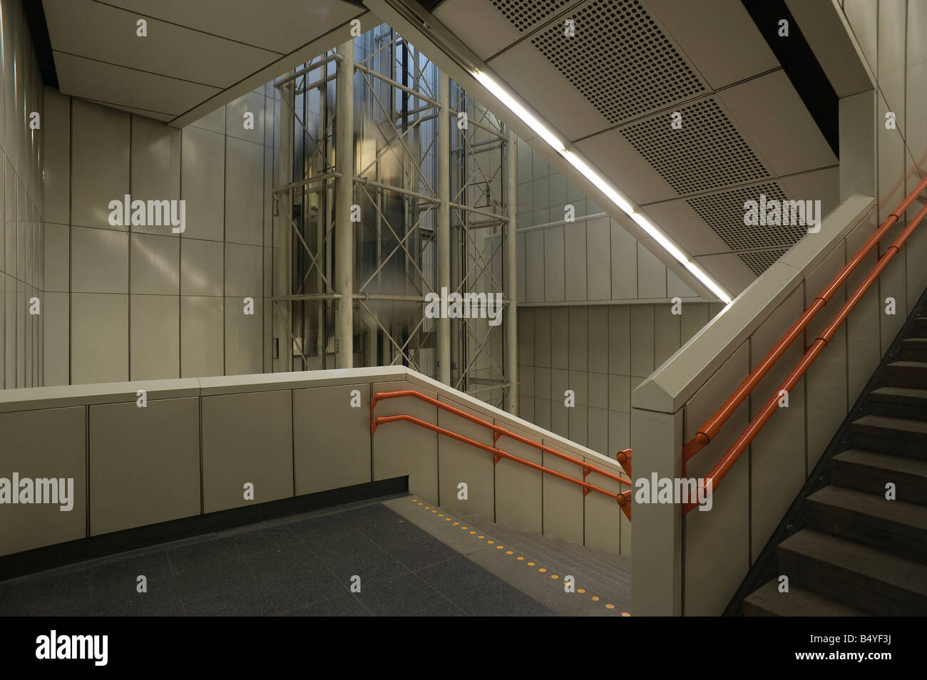 Vienna u3 metro hi-res stock photography and images - Alamy