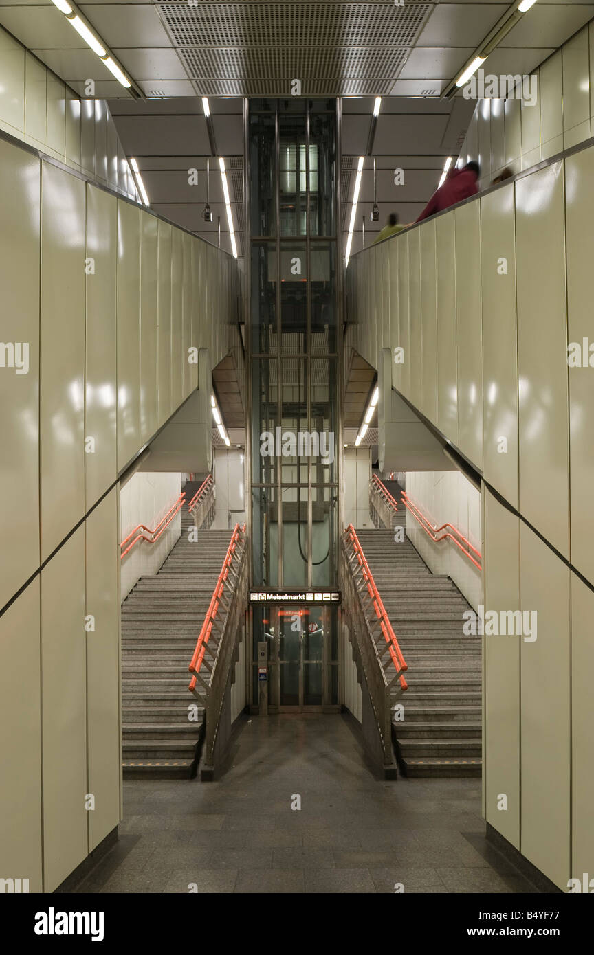 Vienna U Bahnlinie U3 Station Johnstraße Stock Photo - Alamy