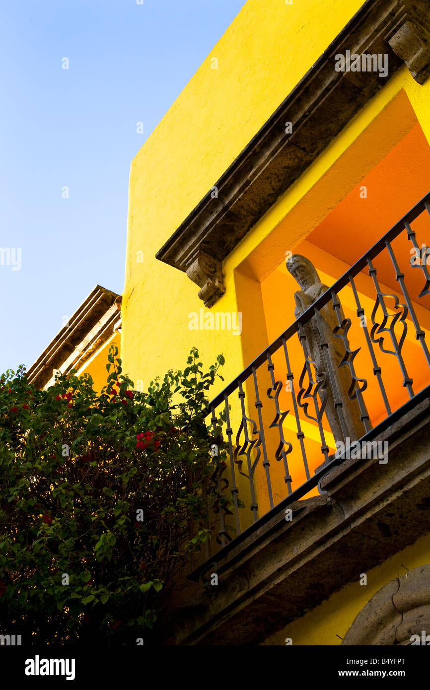 Yellow adobe wall hi-res stock photography and images - Alamy