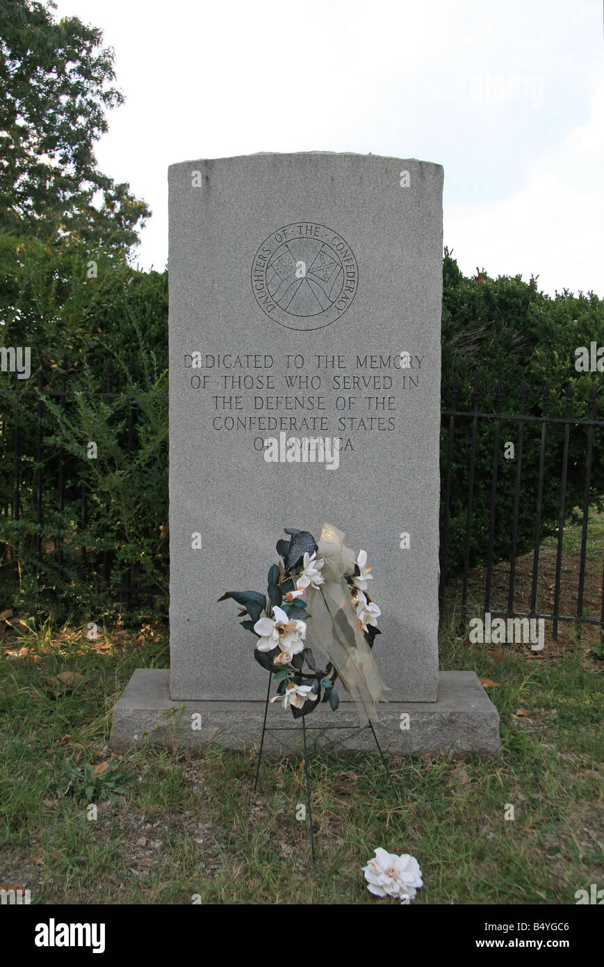 Memorial headstone in the small Confederate Cemetery in Appomattox ...