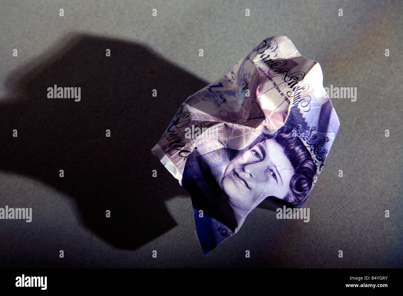 Crumpled twenty pound bank note Stock Photo - Alamy
