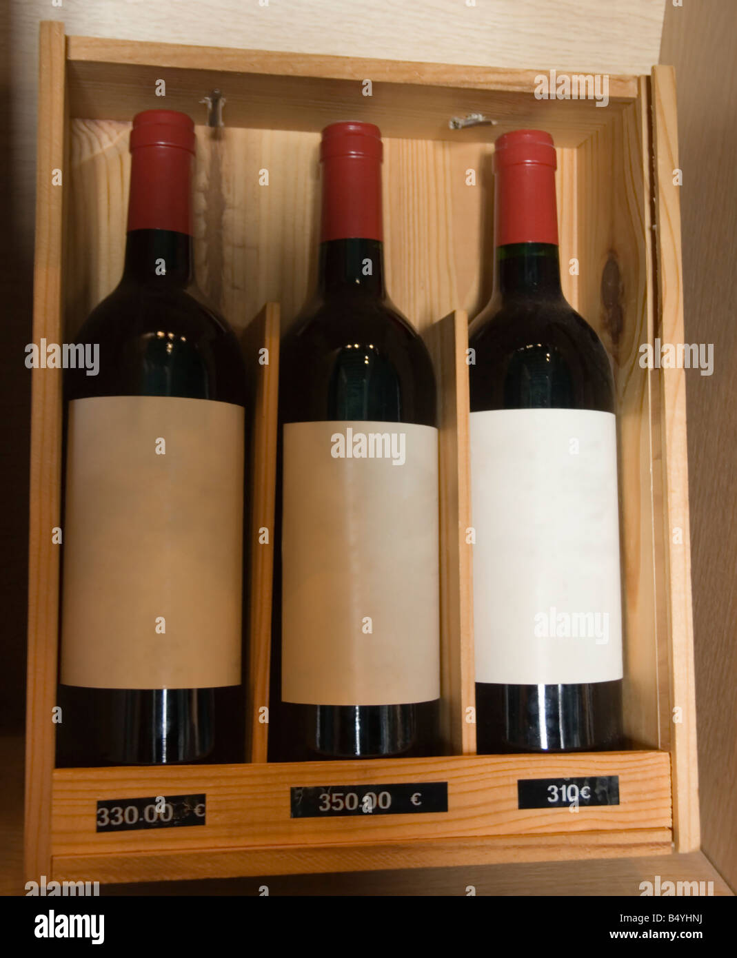 Wine store bordeaux saint emilion hi-res stock photography and images ...