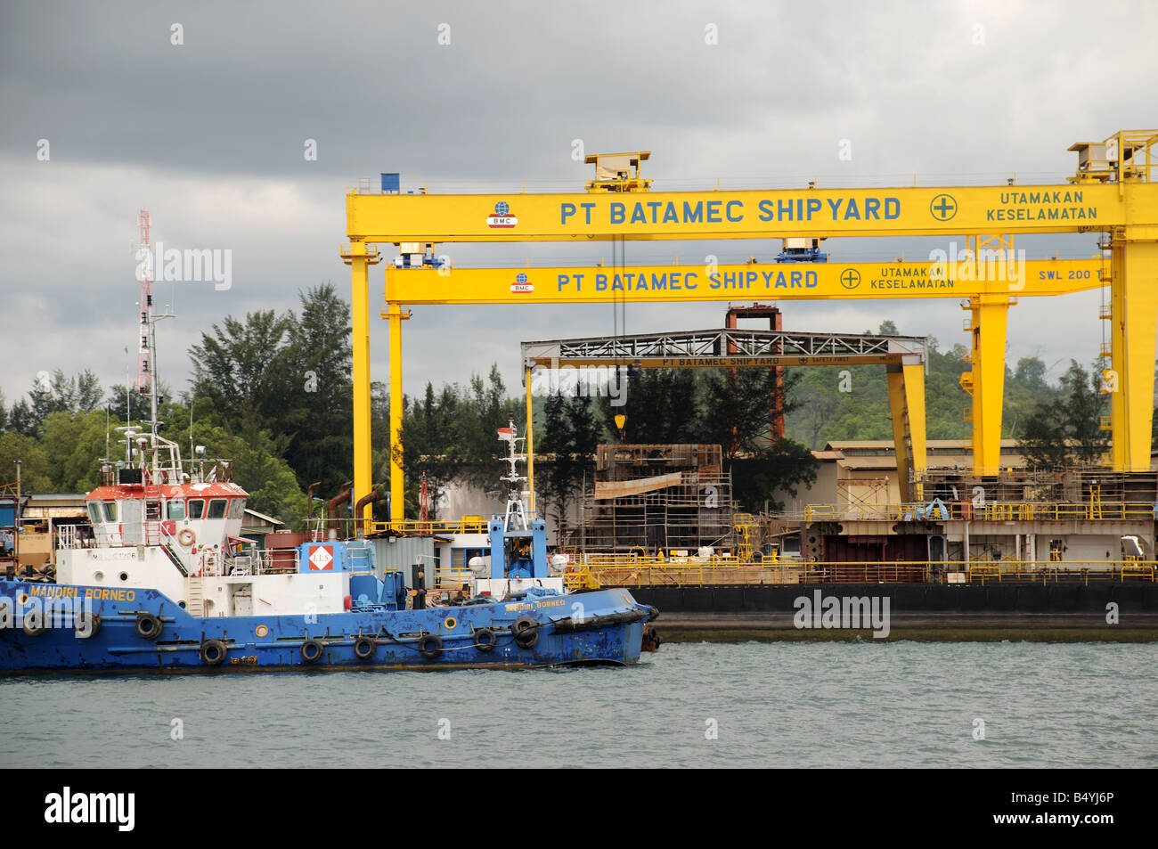 shipyards batam riau indonesia Stock Photo - Alamy