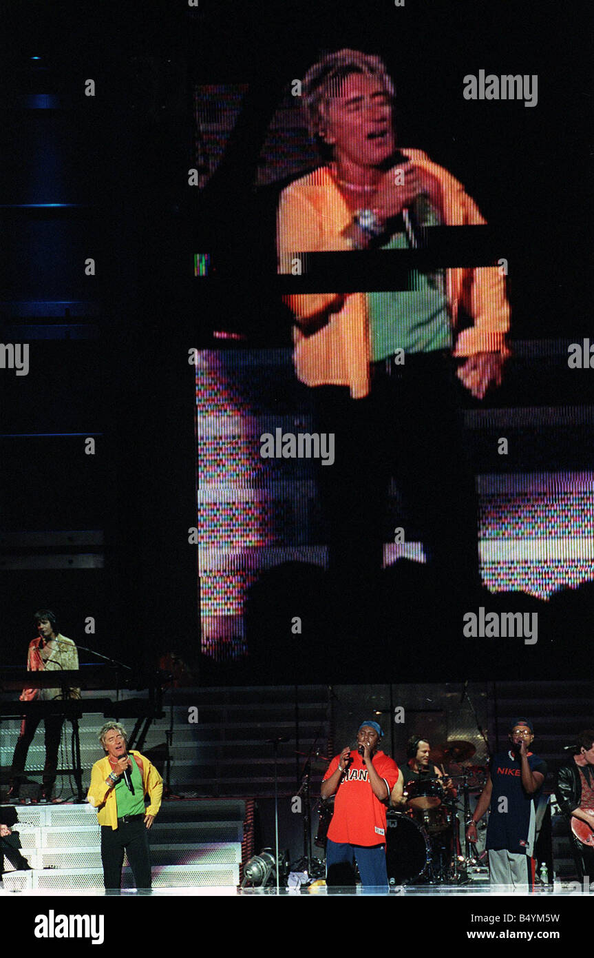 Rod Stewart in concert in New York America June 1999 Stock Photo - Alamy