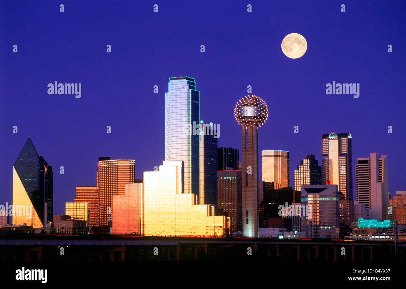 Dallas skyline glowing in sunset light under rising full moon Stock ...