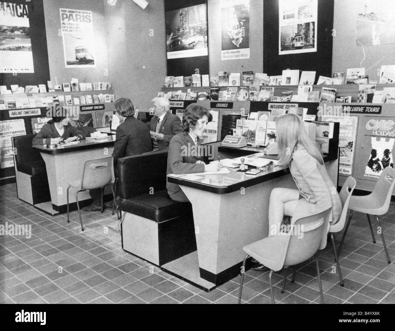 Office 1970s hi-res stock photography and images - Alamy