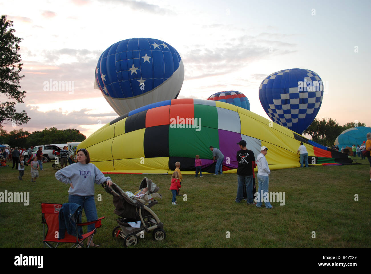hot air balloon huff puff many Stock Photo - Alamy