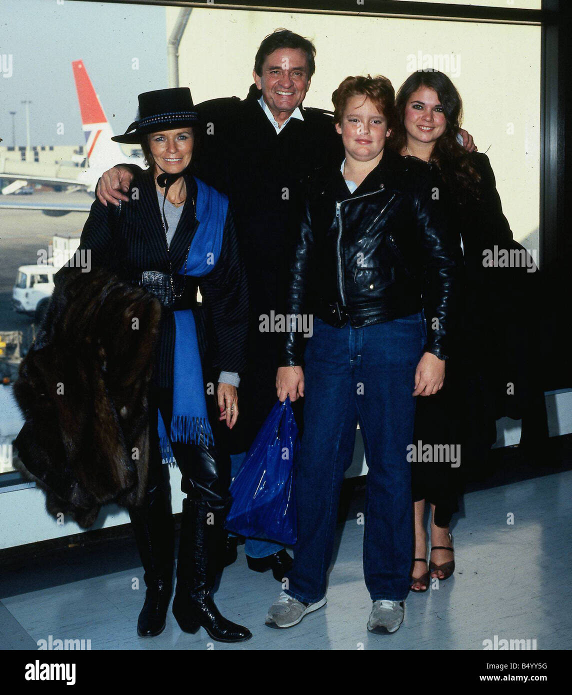 Johnny Cash with family at airport April 1984 Stock Photo - Alamy
