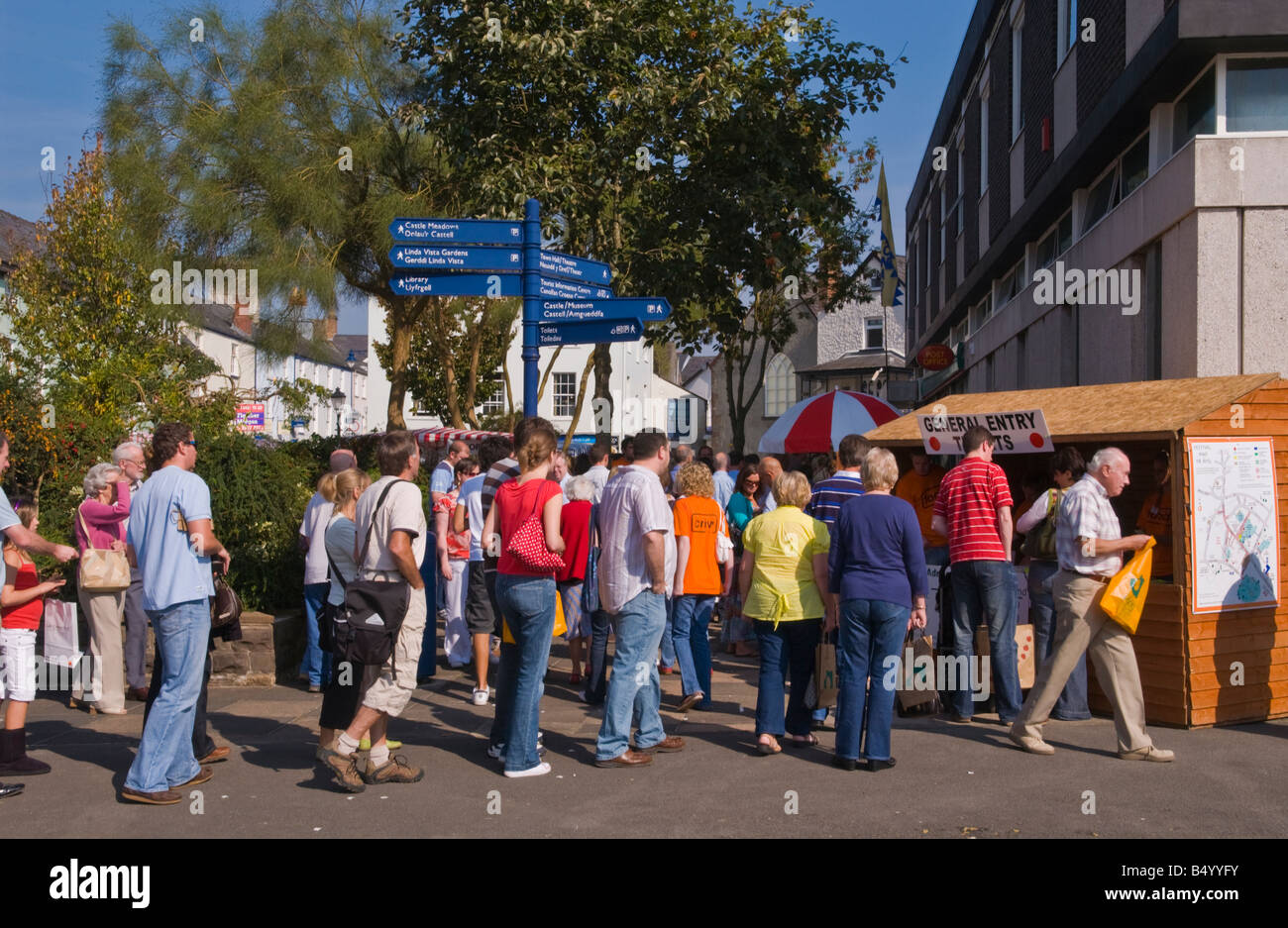 People queue for ticketes at Abergavenny Food Festival Stock Photo - Alamy