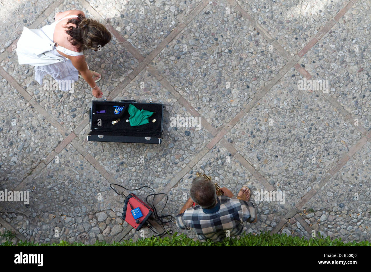 Woman giving money busker hi-res stock photography and images - Alamy