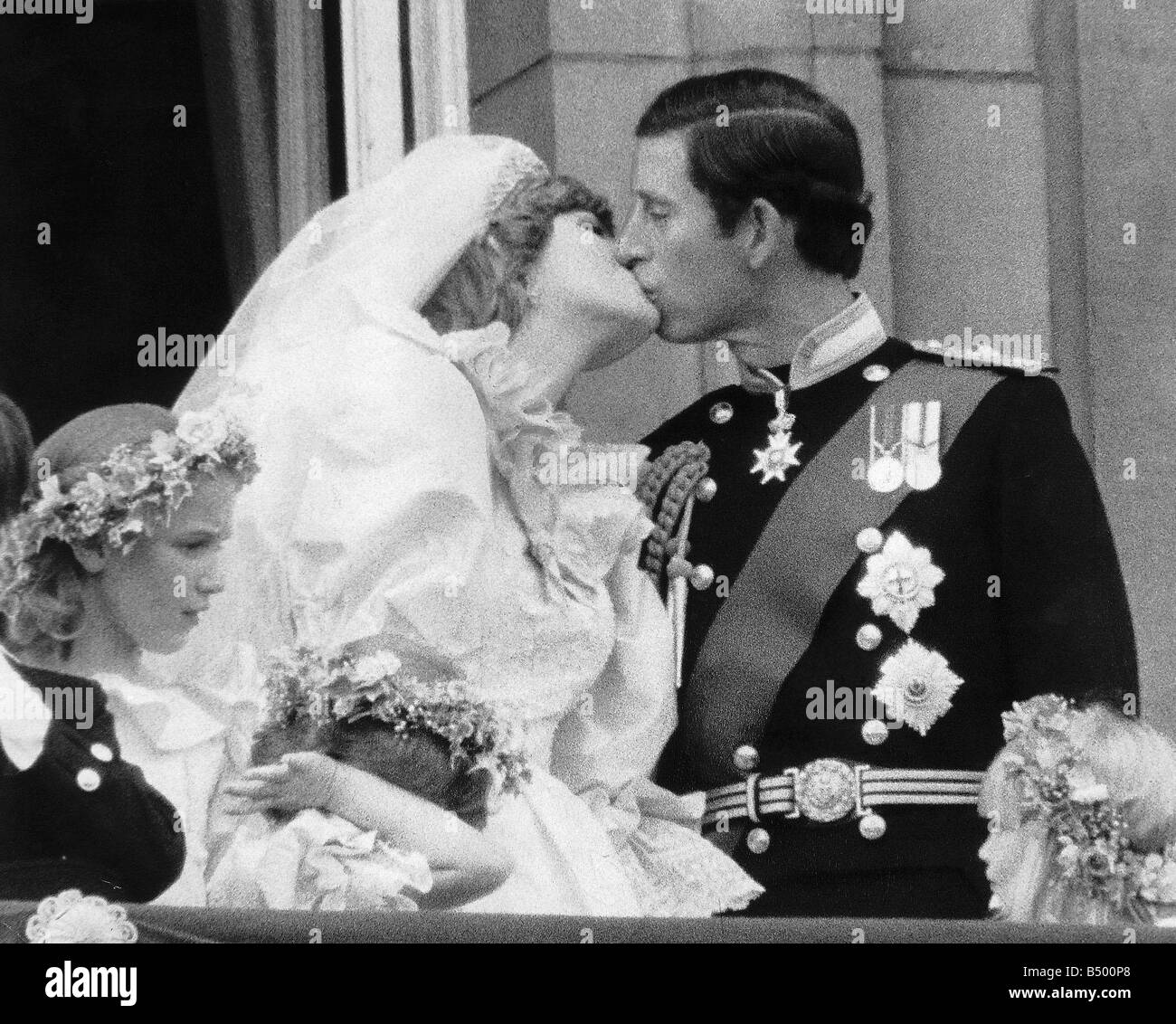 Princess Diana And Prince Charles Wedding Kiss