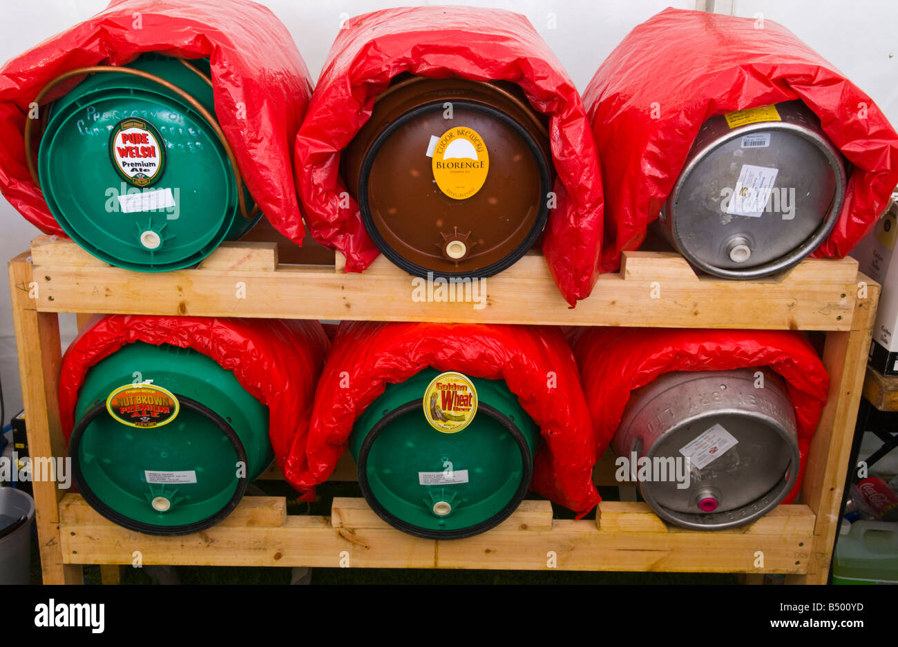 Real ale in barrels hi-res stock photography and images - Alamy