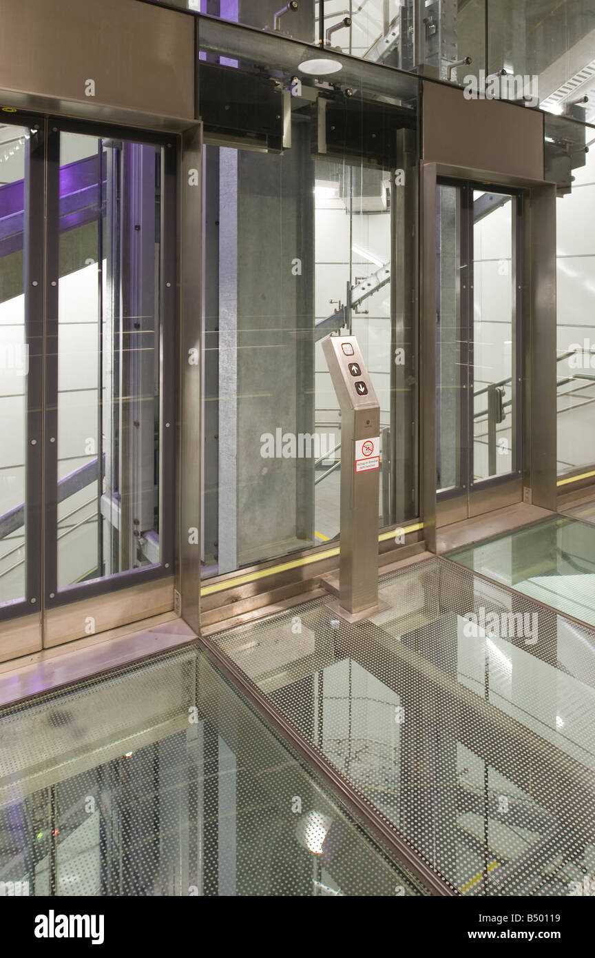 Vienna Subway Line U2 Schottenring Stock Photo - Alamy