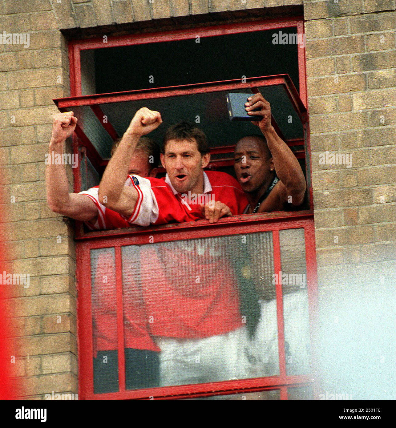 Ian wright arsenal 1998 hi-res stock photography and images - Alamy
