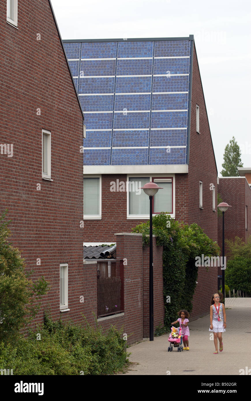 Shell solar panels fitted to houses on the world's largest solar ...