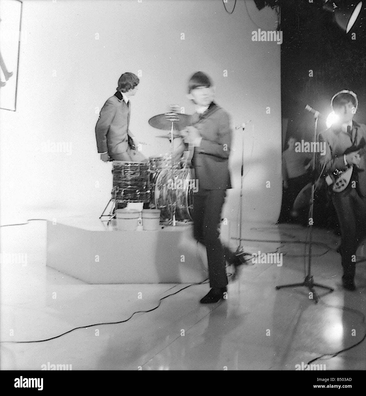 Beatles files 1964 backstage beatles hi-res stock photography and ...