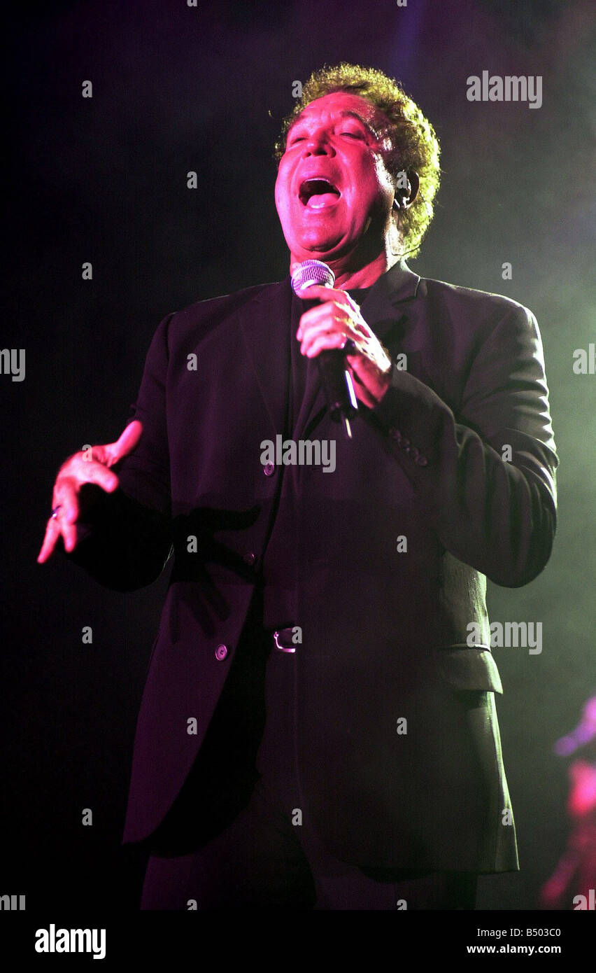 Welsh Singer Tom Jones performing on stage in Cardiff Stock Photo - Alamy