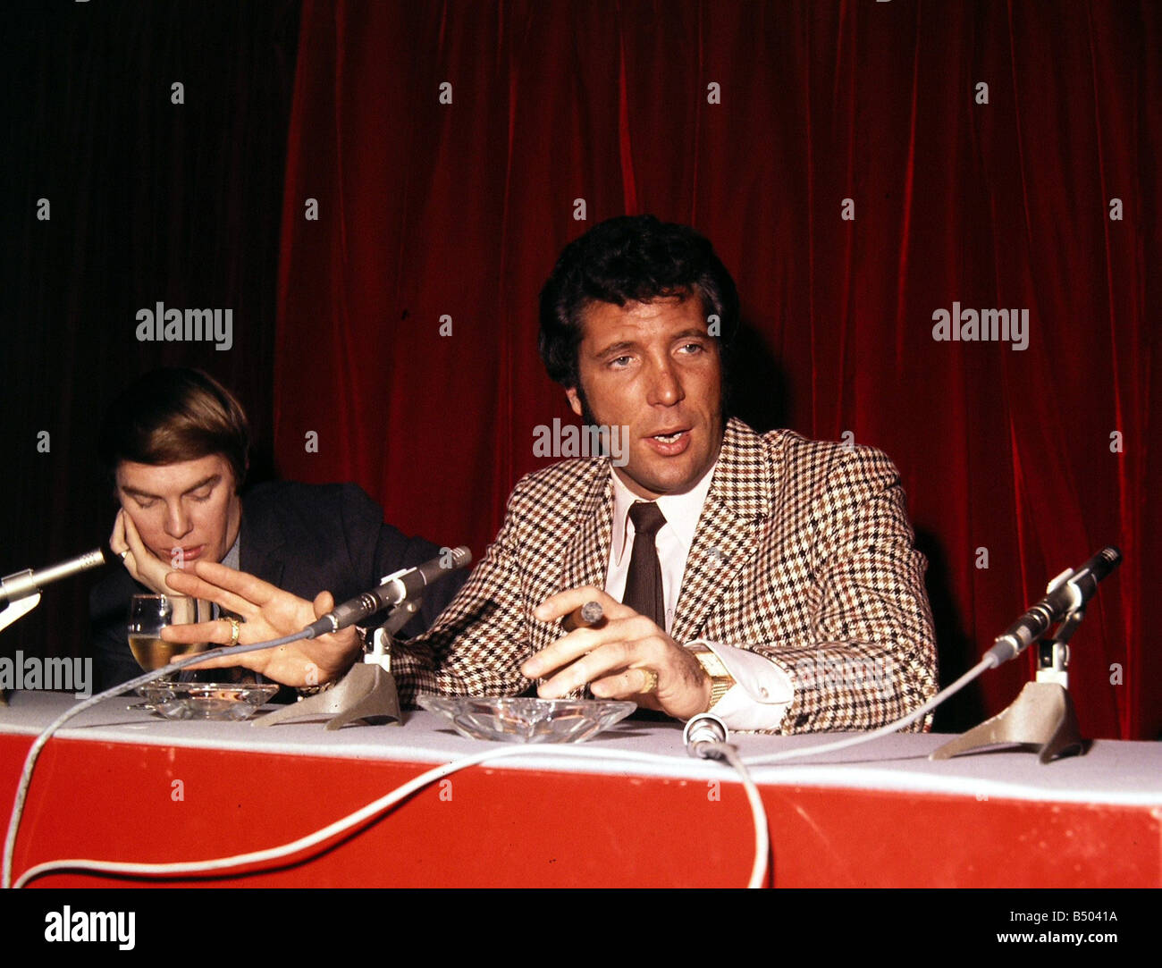Tom Jones Pop Star at a press conference interview Stock Photo - Alamy