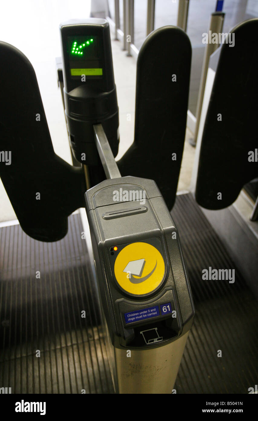Oyster card hi-res stock photography and images - Alamy