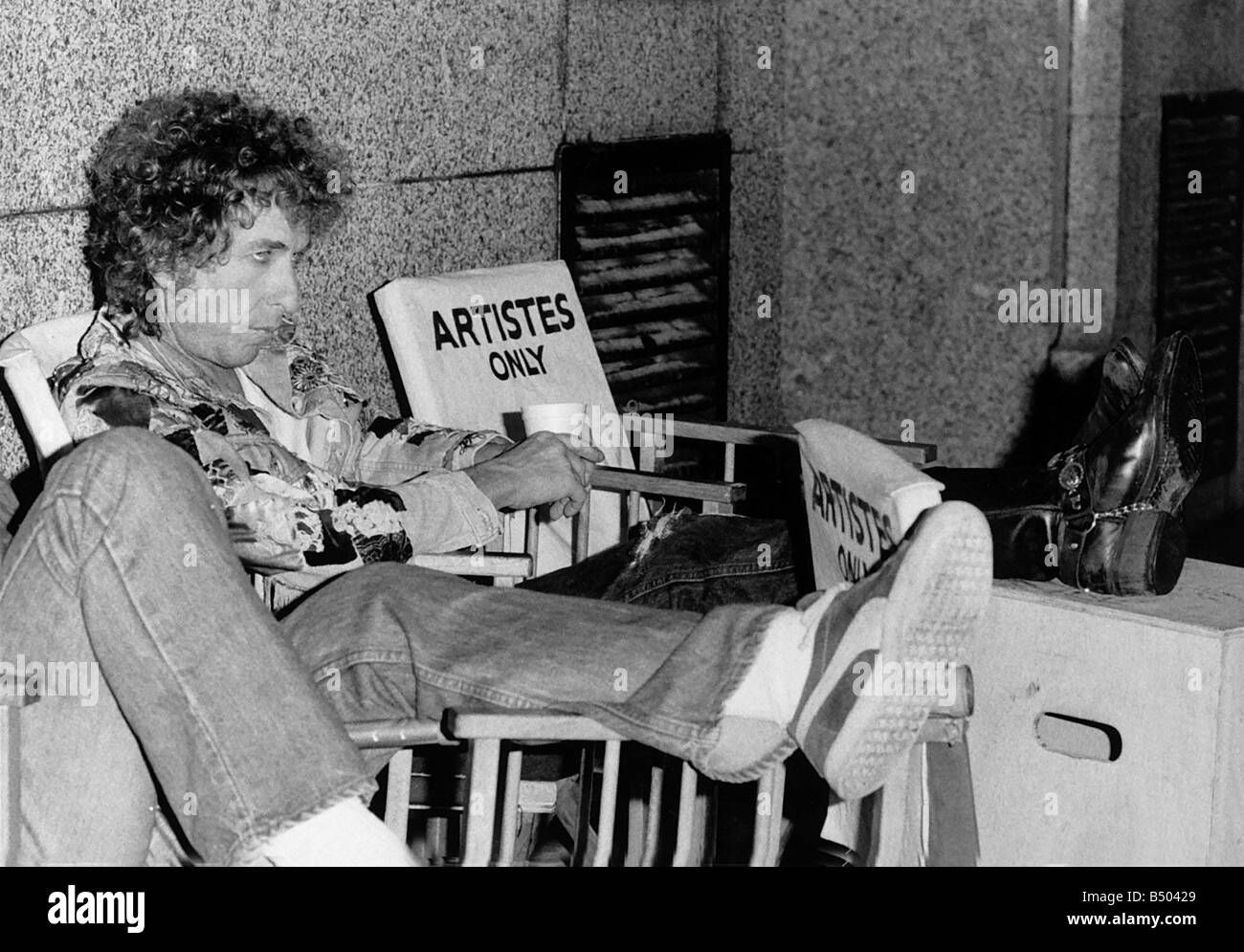 Bob Dylan American singer songwriter with his feet up on a film set for ...