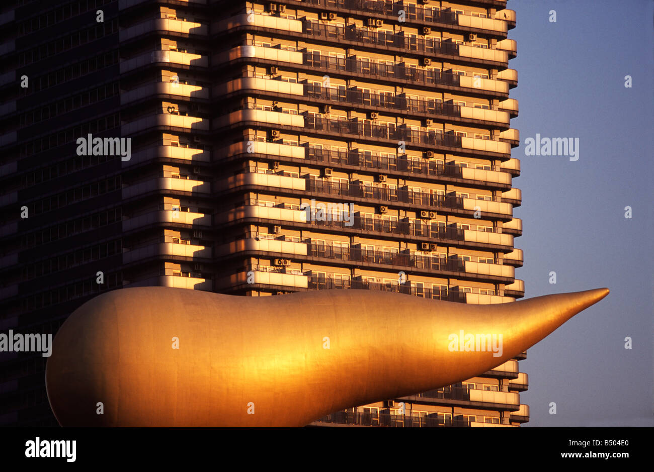The Flamme D'Or statue on top of the Asahi beer factory in Asakusa is ...
